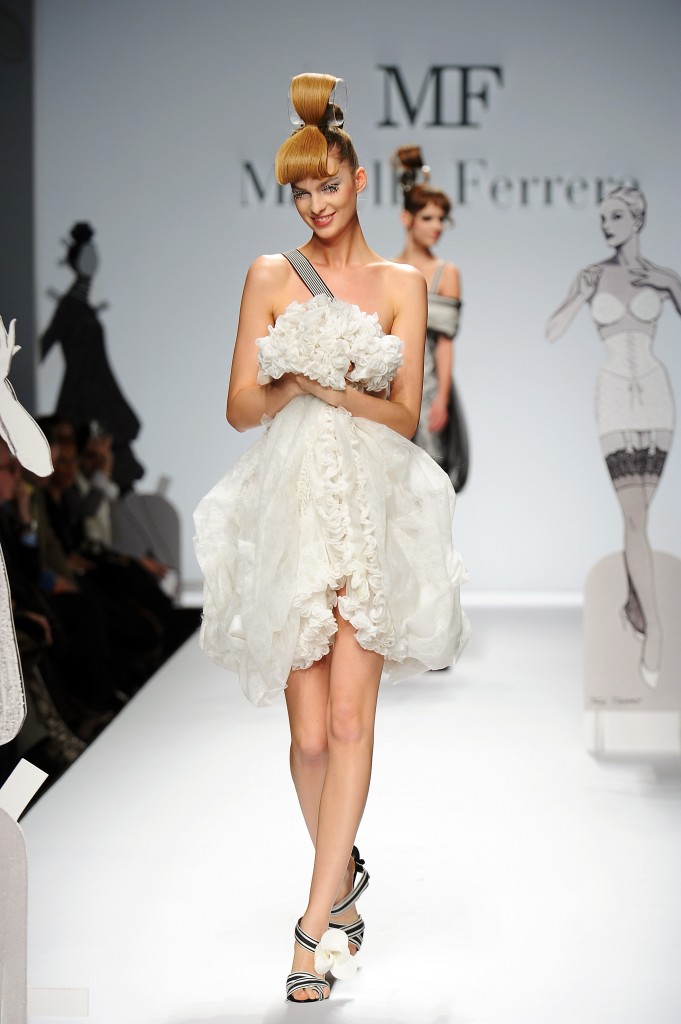 IMORE - L’ironia di Marella Ferrera: va in scena “Barbie”